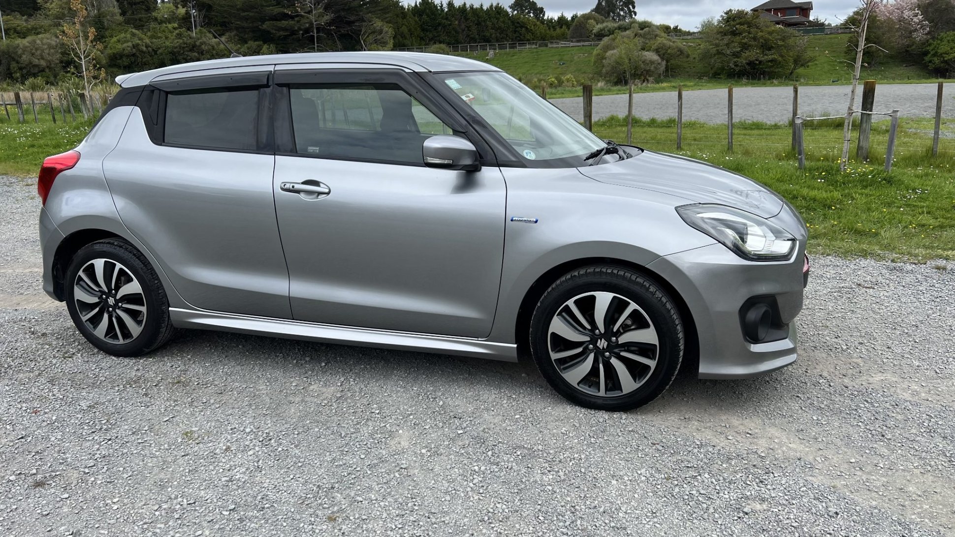 Divine Cars - Products details | Suzuki Swift Hybrid RS 2018