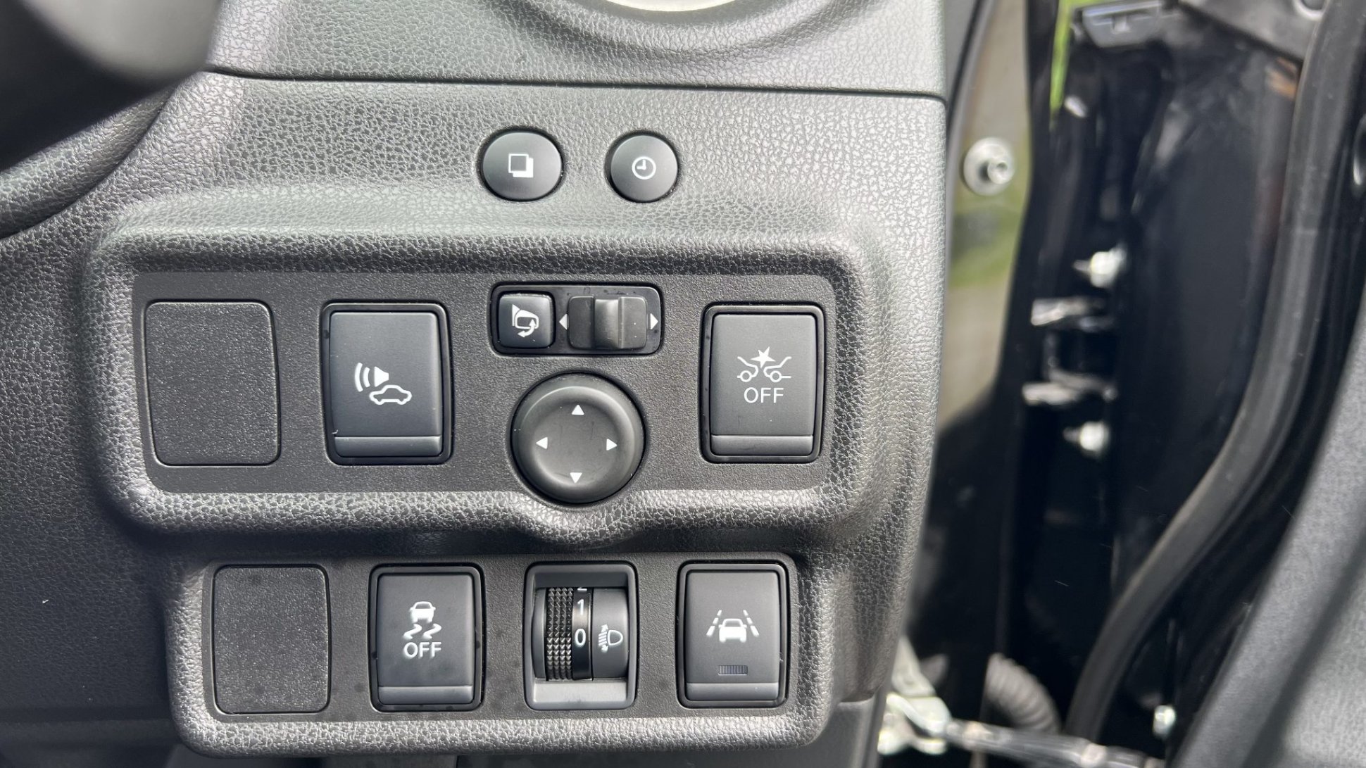 Divine Cars - Products details | Nissan Note E-Power X 2018