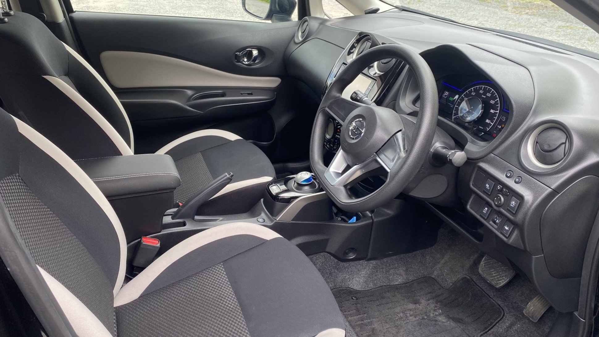 Divine Cars - Products details | Nissan Note E-Power X 2018