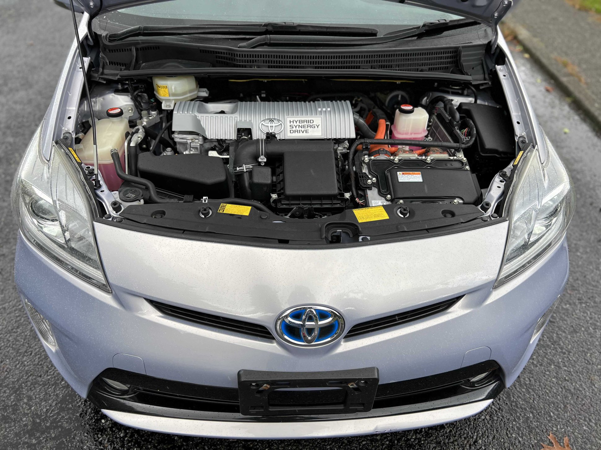 Divine Cars - Products details | Toyota Prius 2014 S Model