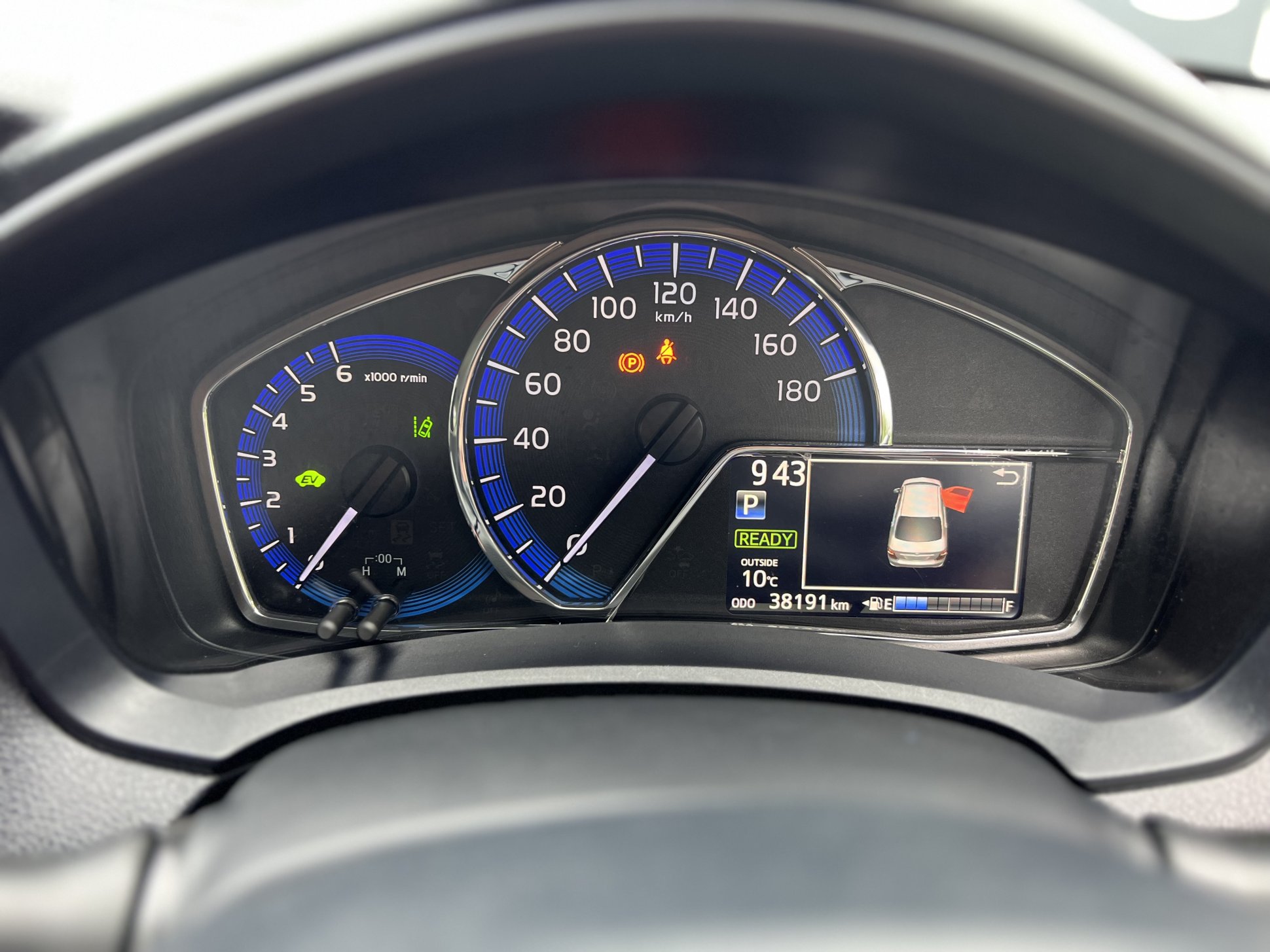 Divine Cars - Products details | Toyota Corolla Axio Hybrid 2017