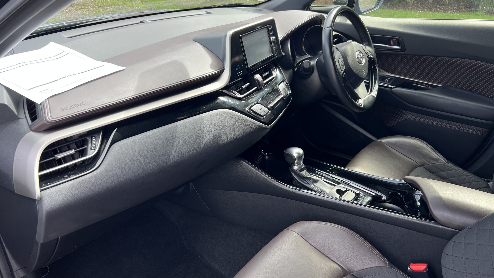 Divine Cars - Products details | Toyota C-HR Hybrid 2017