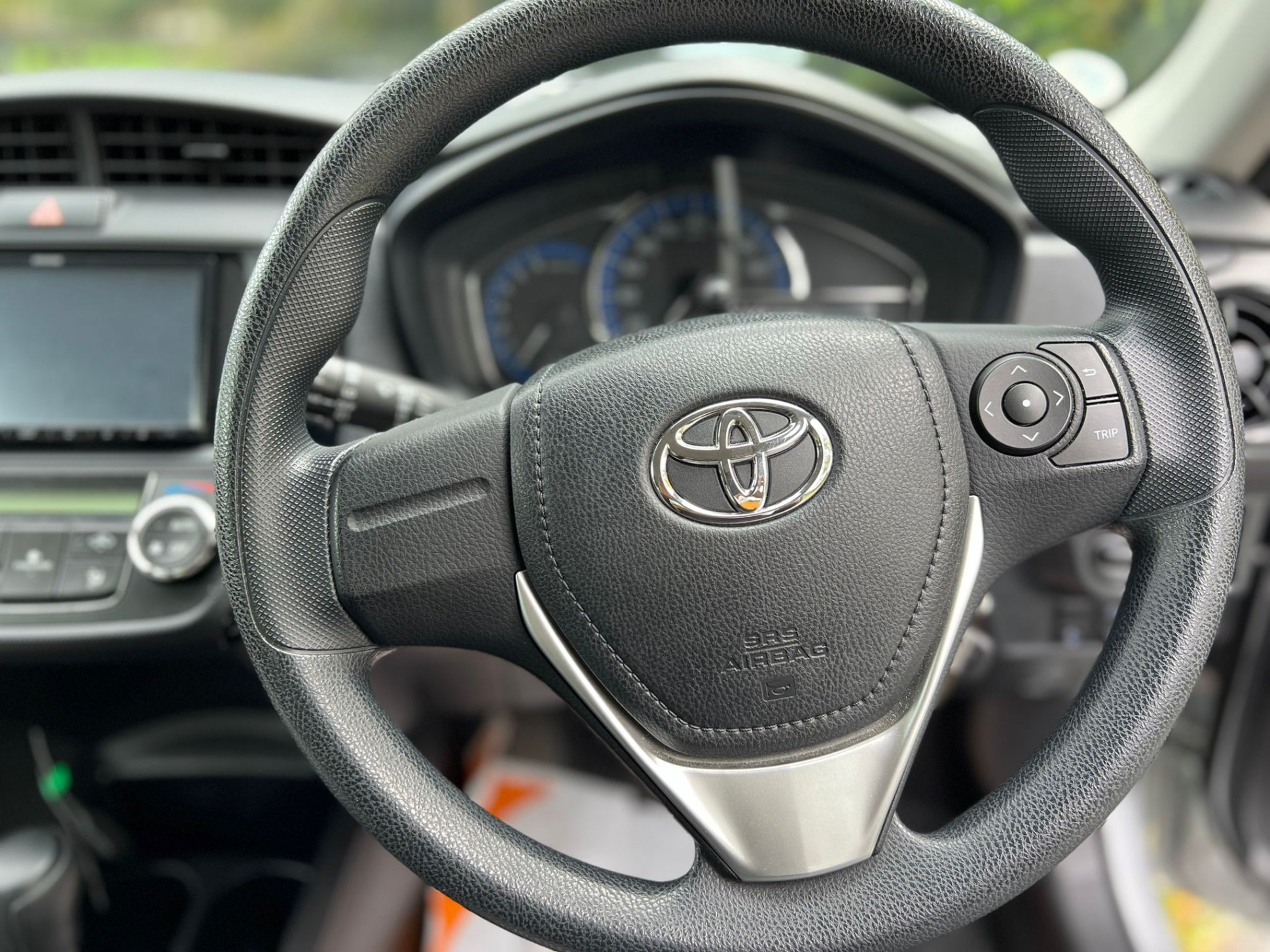 Divine Cars - Products details | Toyota Corolla Axio Hybrid 2017