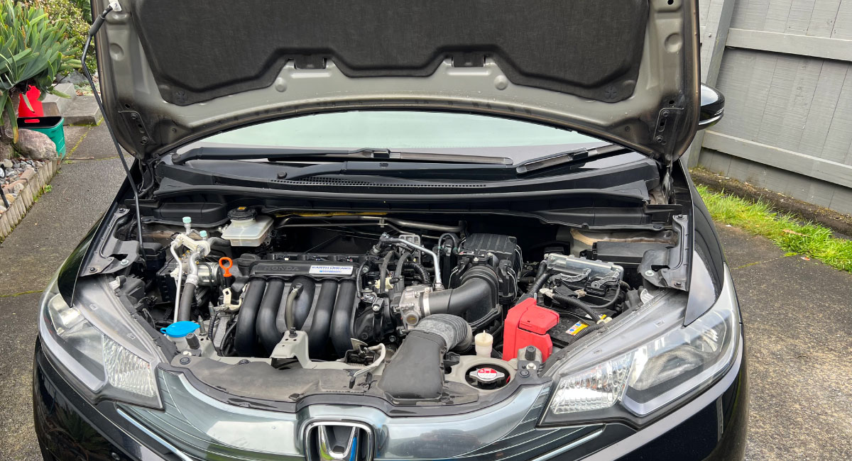 Divine Car - Products details | Honda Fit Hybrid 2015 Model